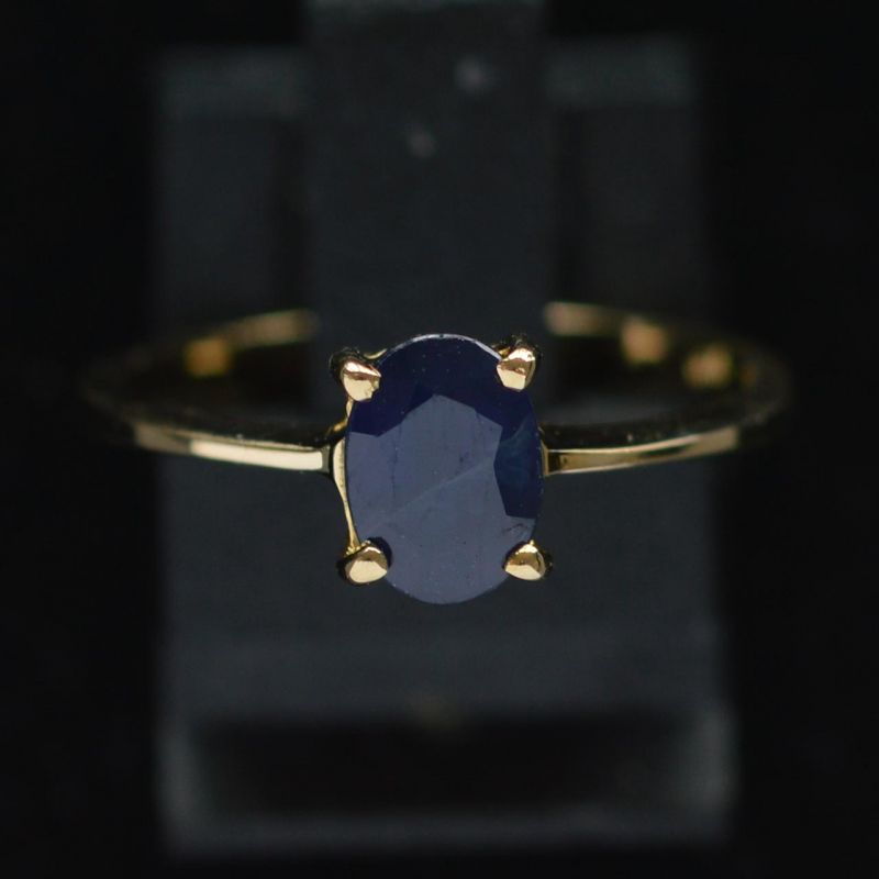 18k-gold-solitaire-ring-natural-sapphire